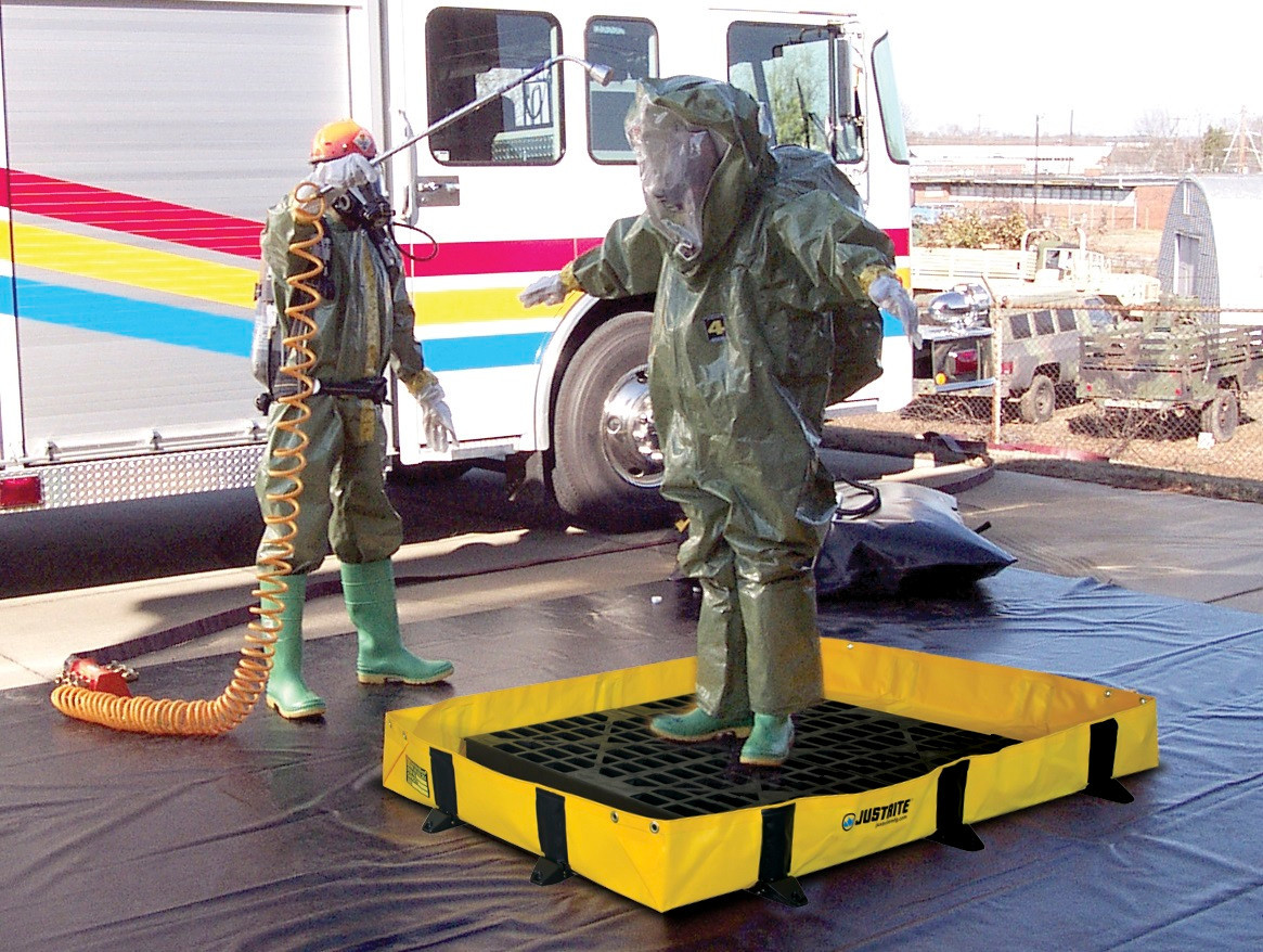 Justrite Quick Berm Lite JR-28370 4` x 4` x 8 Inch Rigid Lock for Spill ...