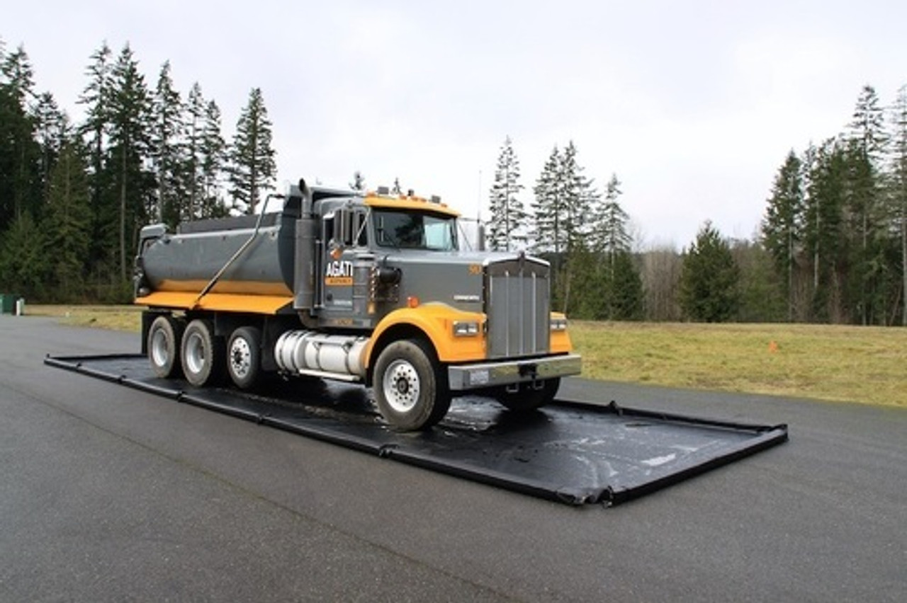 Interstate IPI-FW88-2-XR Foam Wall Spill Containment Berm - 8` x 8` x 2 ...