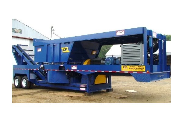 URC R-MAG 109 (PDR-109-800HP) Portable Wood Waste Grinder