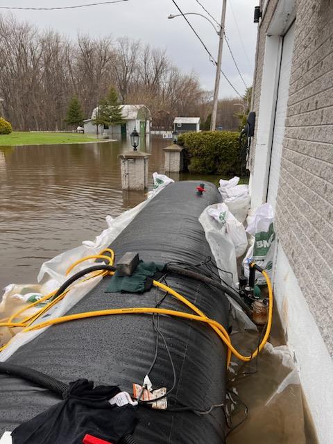 Rapid-Barrier Sandbag Replacement Flood Barrier