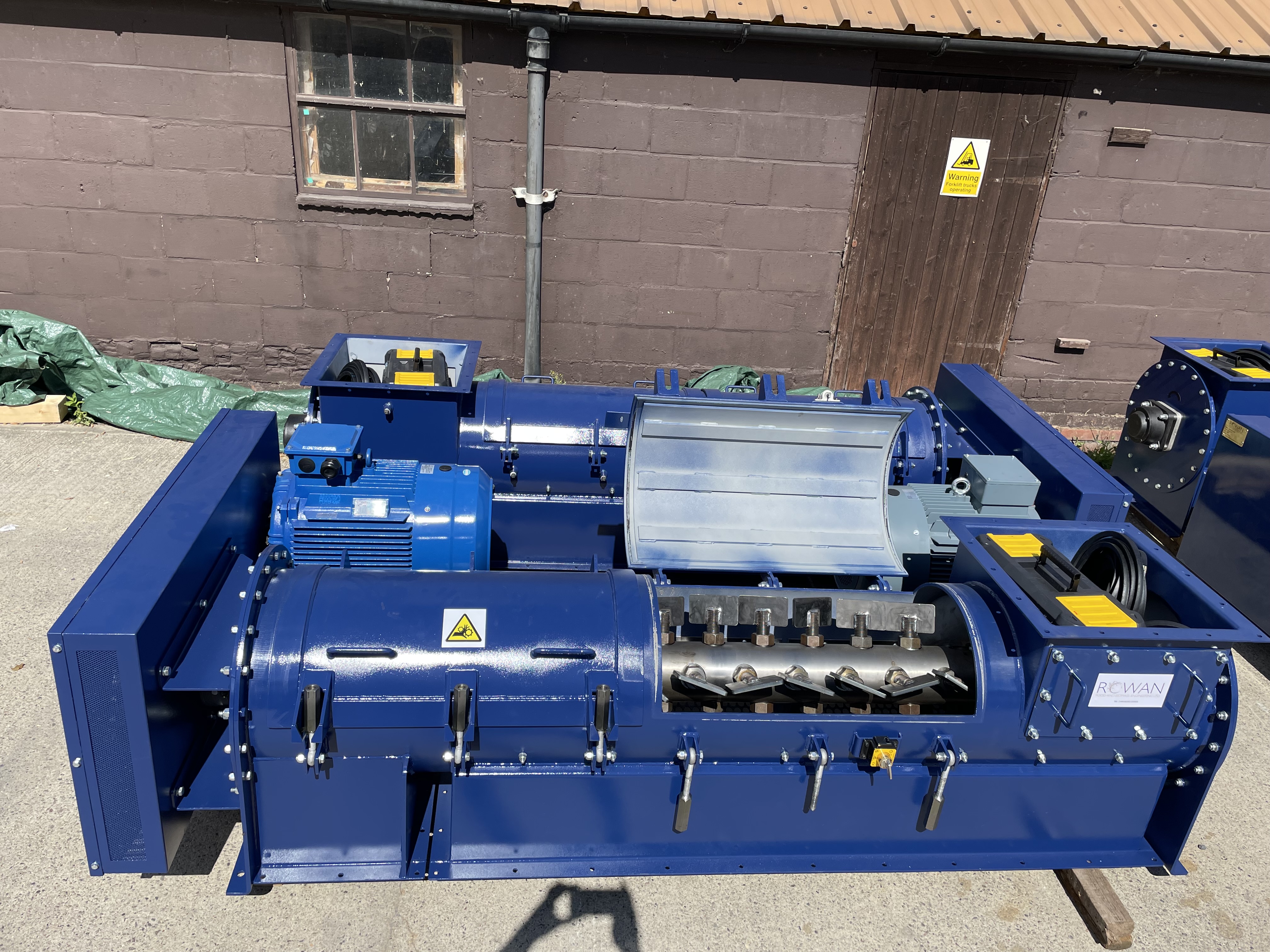 Dominator 2500 Depackaging Machine